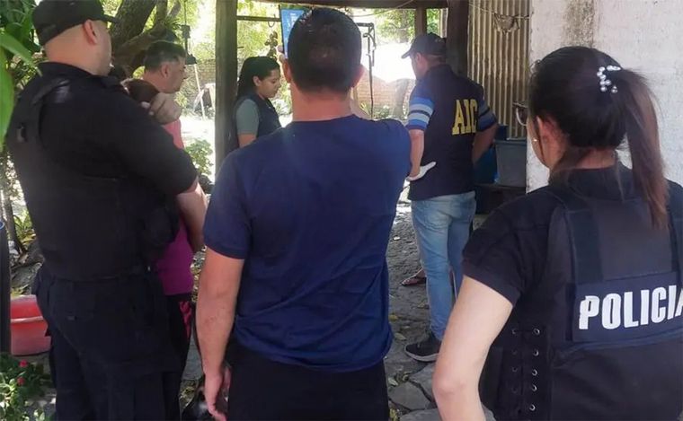 Detienen a un joven por difundir fotos íntimas de su exnovia menor de edad - Noticias Rosario ...