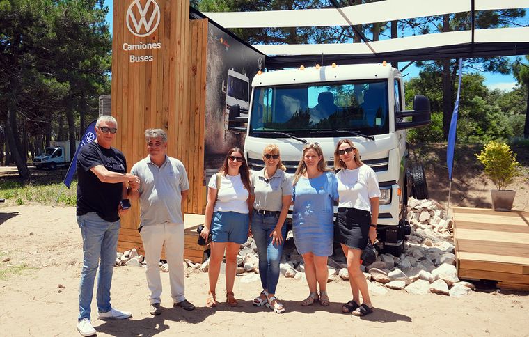 Cadena 3 junto al nuevo Volkswagen Delivery 4x4 en Pinamar - Industria - Cadena 3 Motor - Cadena ...