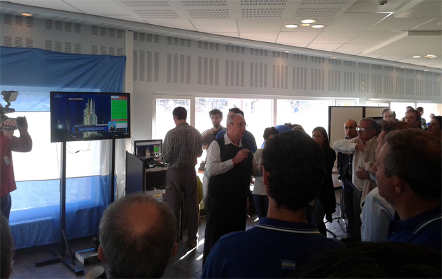 Ovación en el Invap de Bariloche tras el lanzamiento - Noticias ...